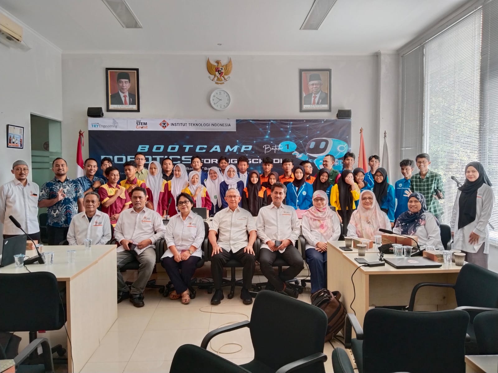 Pelaksanaan Bootcamp “Robotics for High School” Batch 1 Tahun 2024 IEEE ...