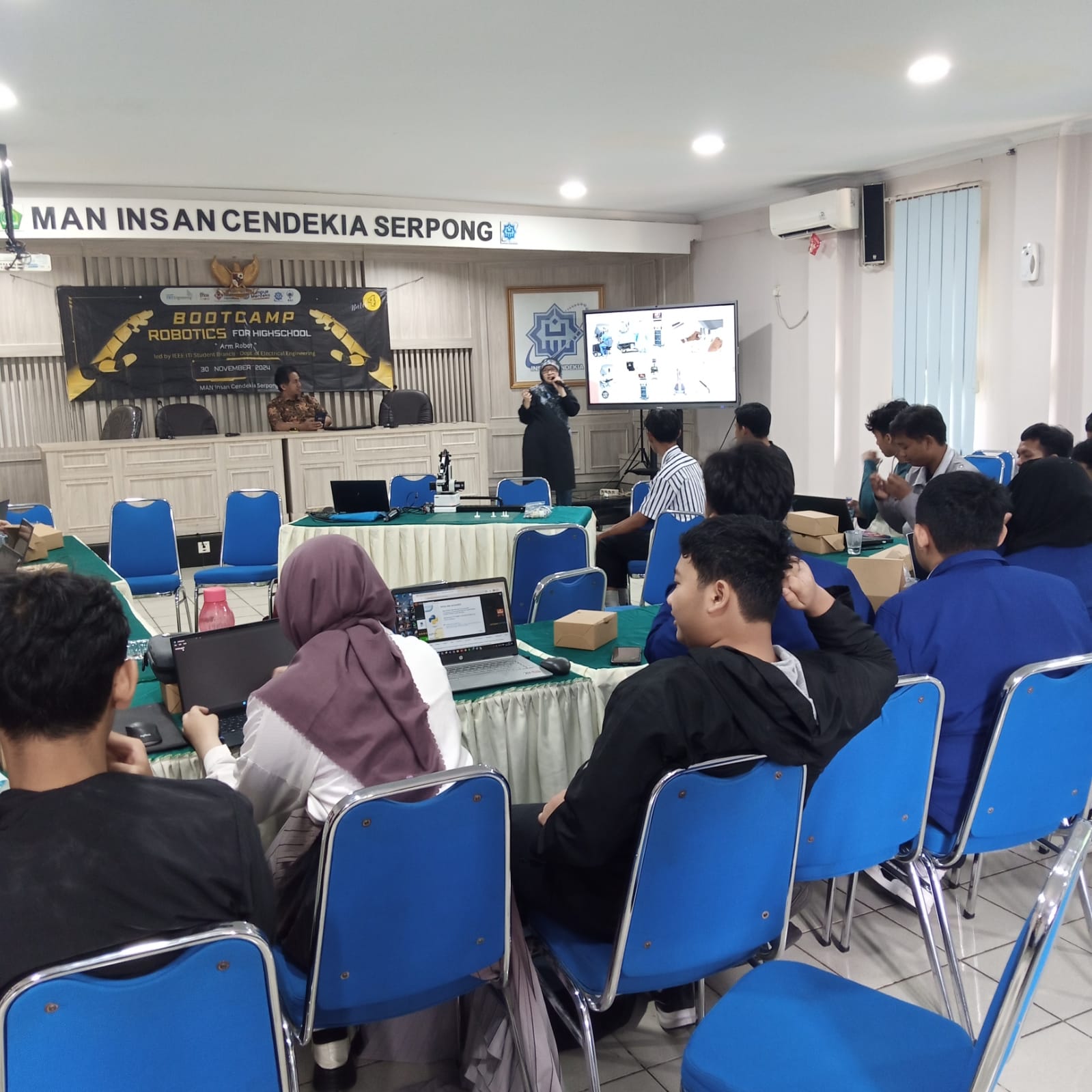 Pelaksanaan Bootcamp “Robotics for High School” Batch 4 Tahun 2024 IEEE ...